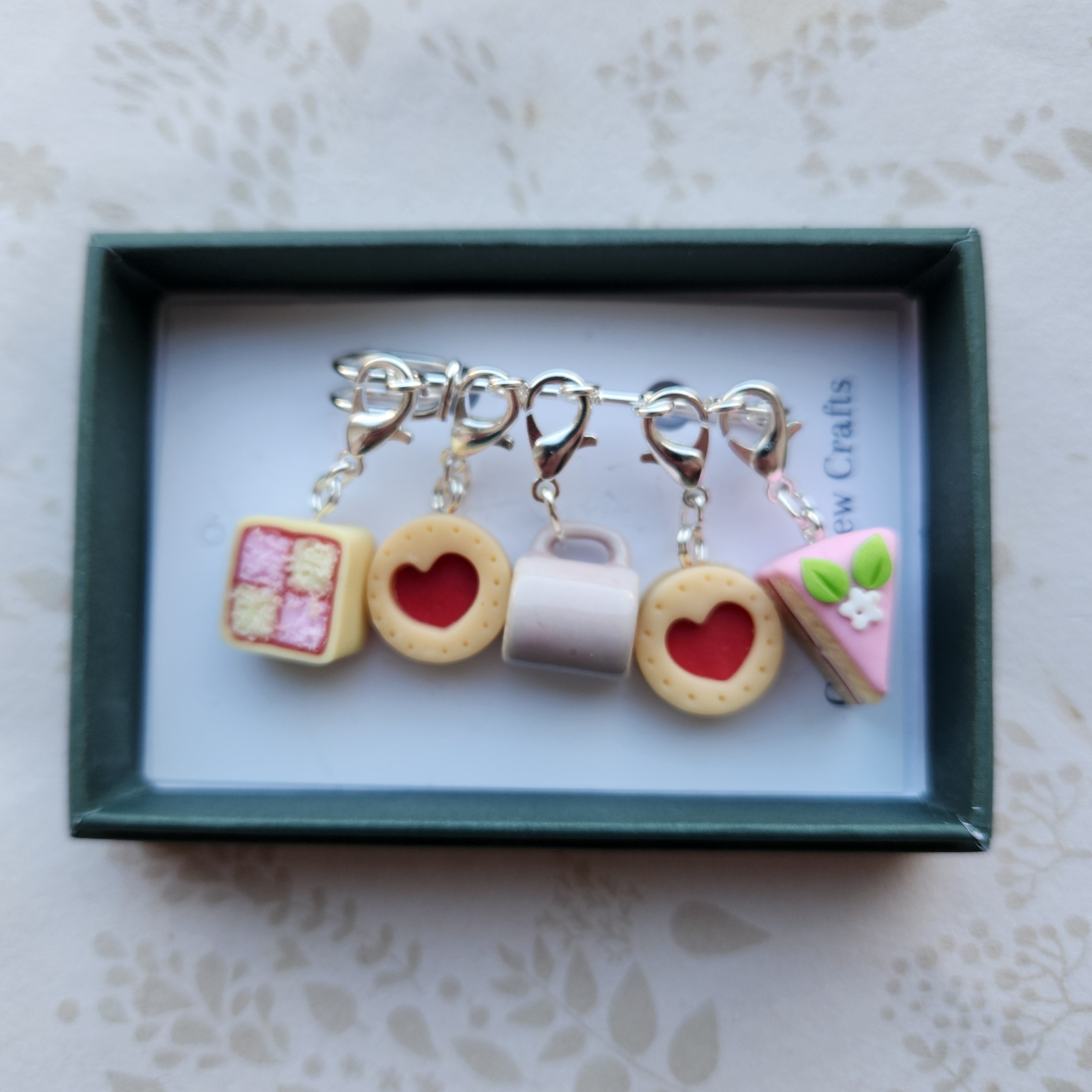 Cake and Biscuit Kilt Pin – Chapel View Crafts