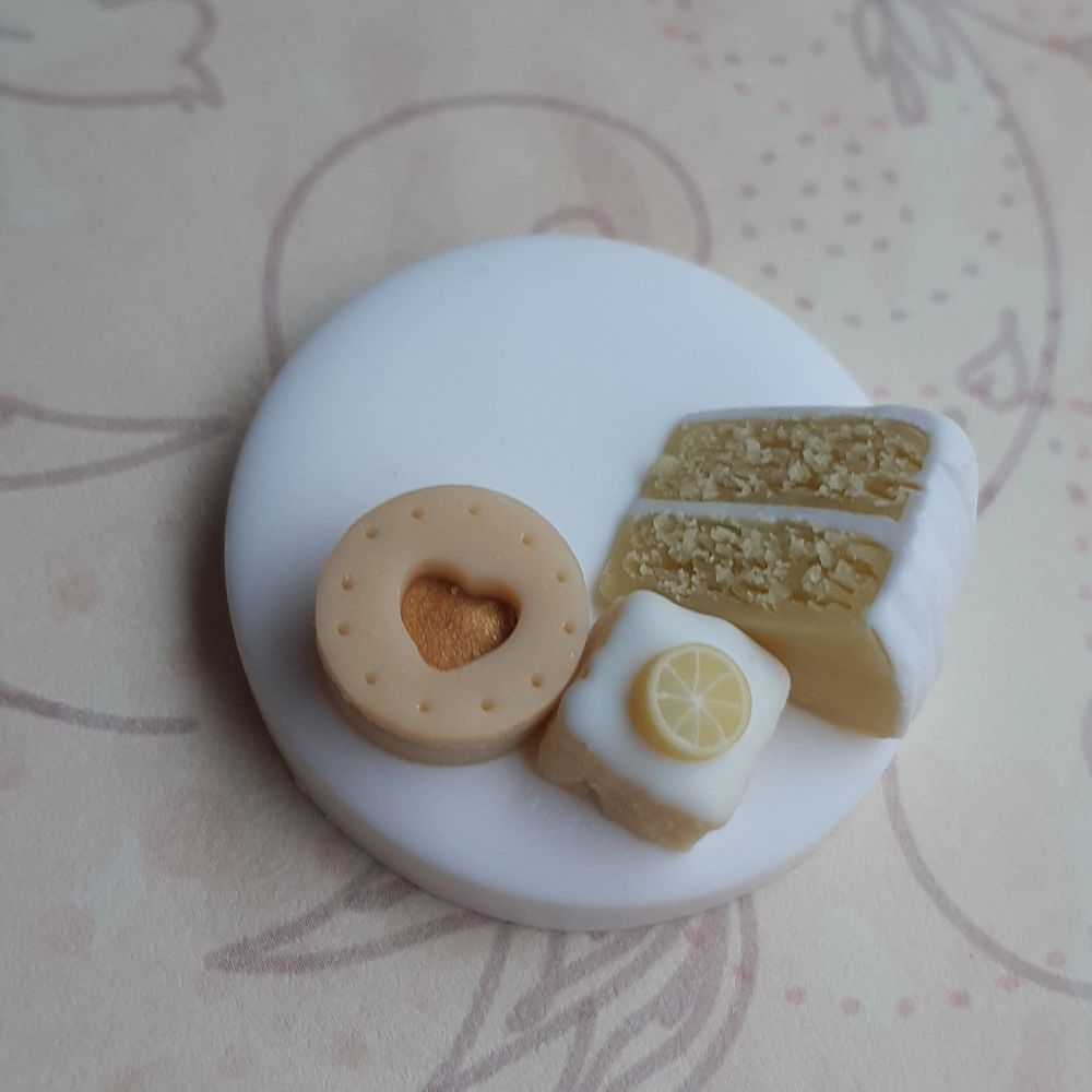 Lemon Cake Needle Minder – Chapel View Crafts